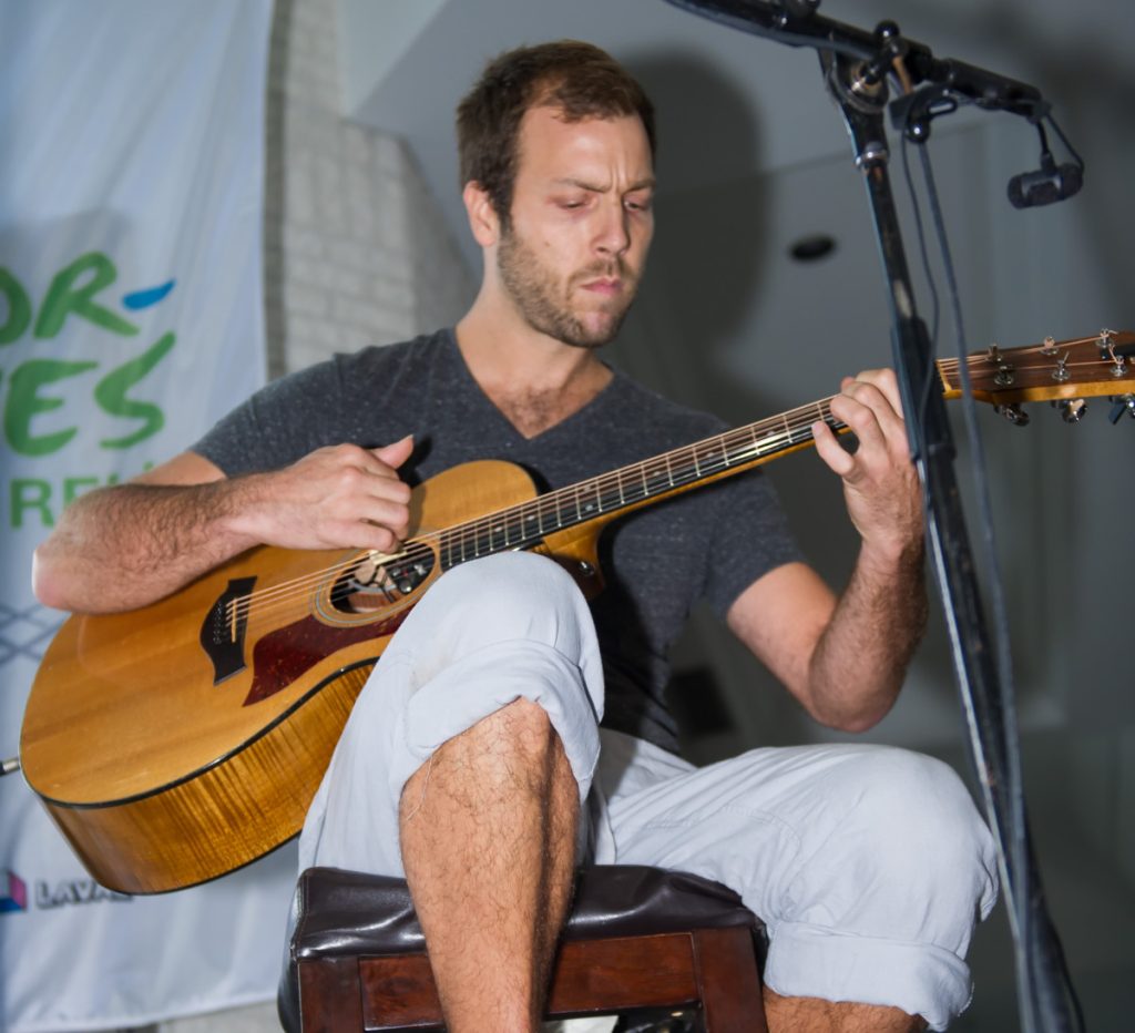 Benoit Girard reprend sa guitare pour de bon - Courrier Laval