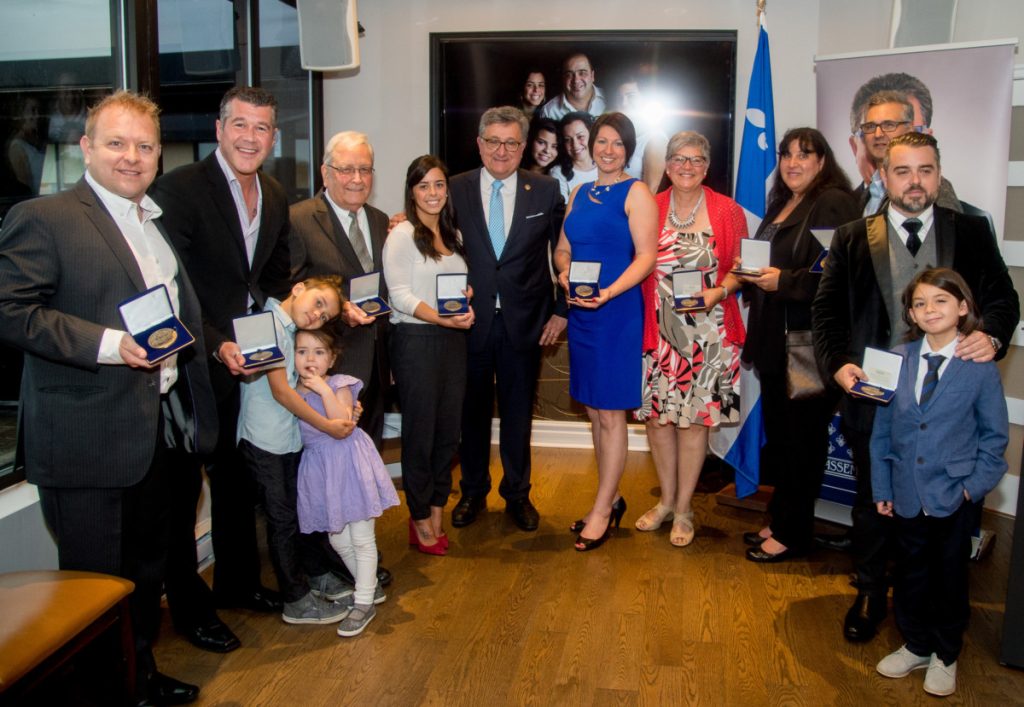 Jean Rousselle remet neuf médailles de l'Assemblée nationale - Courrier ...