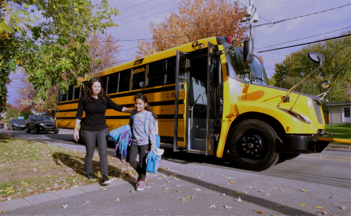 Ses deux filles oubliées par des chauffeurs d'autobus - Courrier Laval