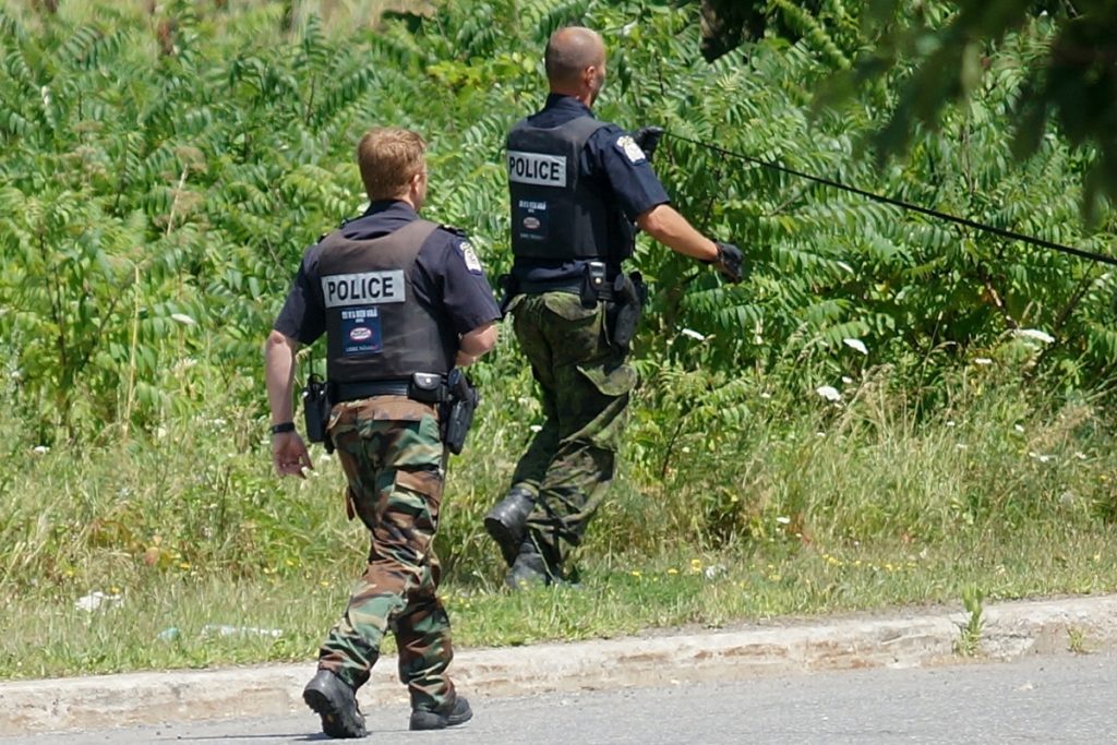 Policiers en jeans pour défendre leur régime de retraite - Courrier Laval