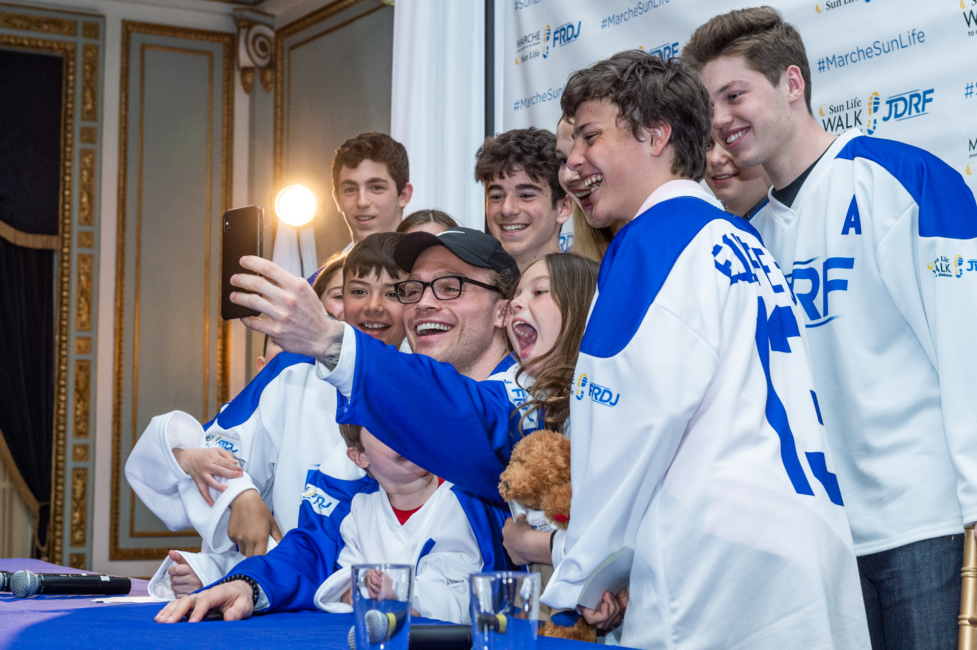 Max Domi partage son expérience avec de jeunes diabétiques - Courrier Laval