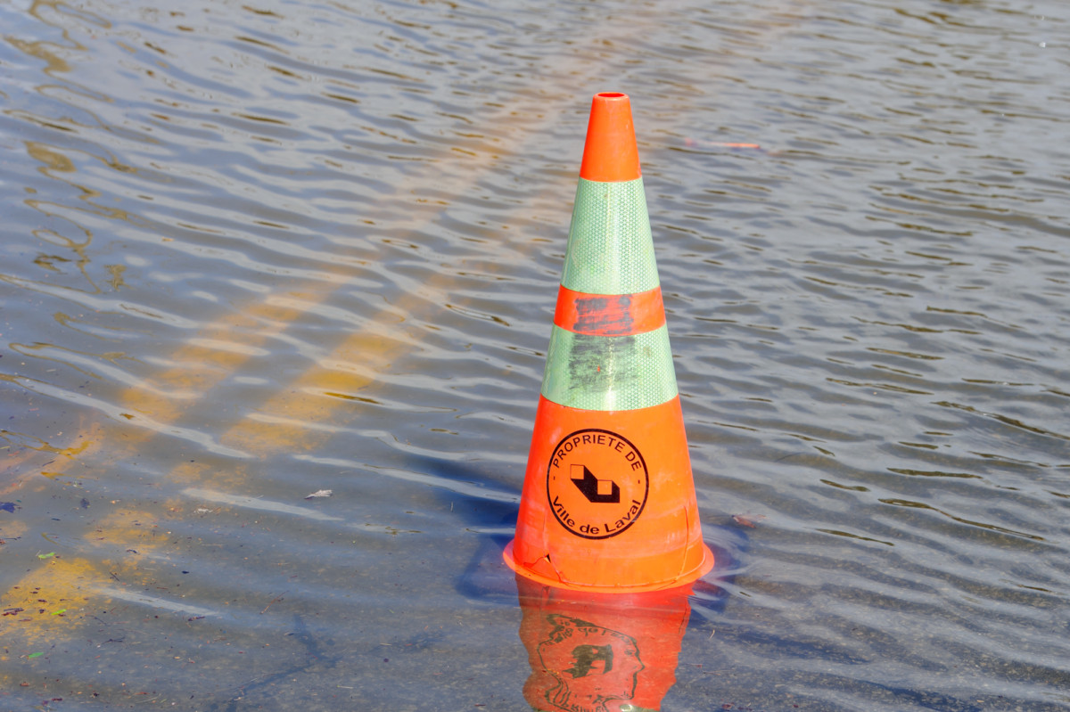 Inondations : passerelle rouverte et 700 adresses isolées - Courrier Laval