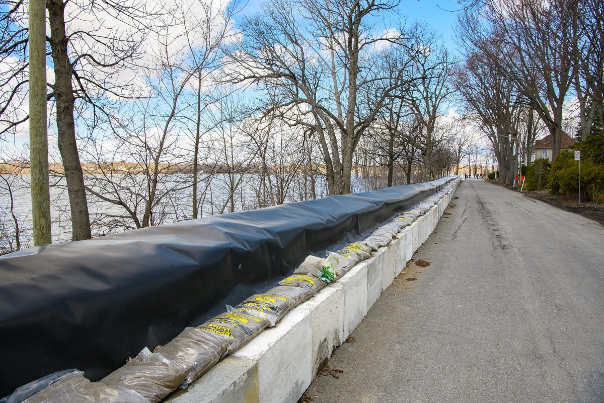 Digue anti-inondation pour protéger les riverains - Courrier Laval