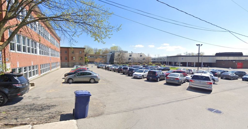 Éclosion à l'école secondaire Saint-Maxime - Courrier Laval