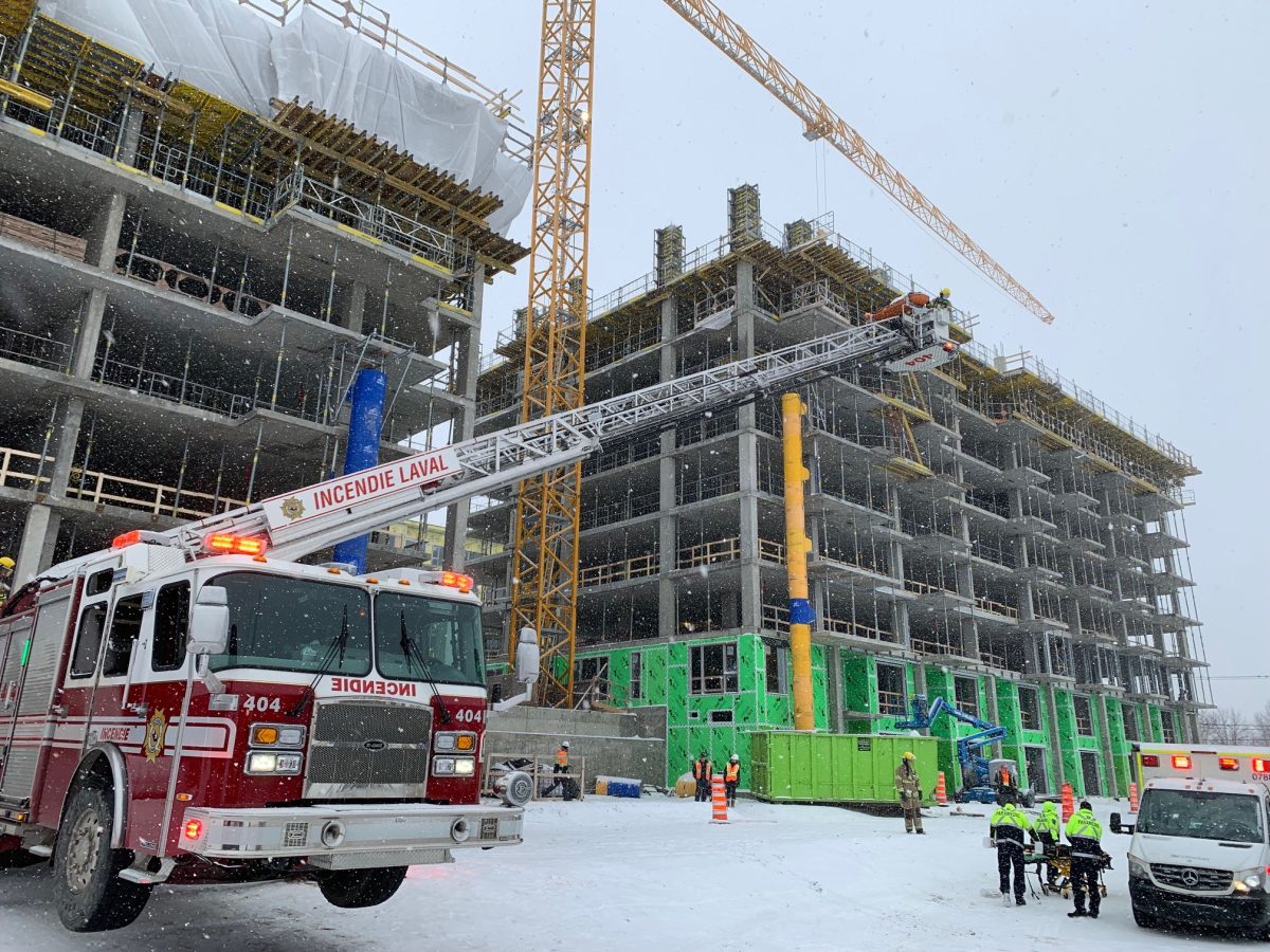 Sauvetage d’un homme blessé au 7e étage d’un building en construction