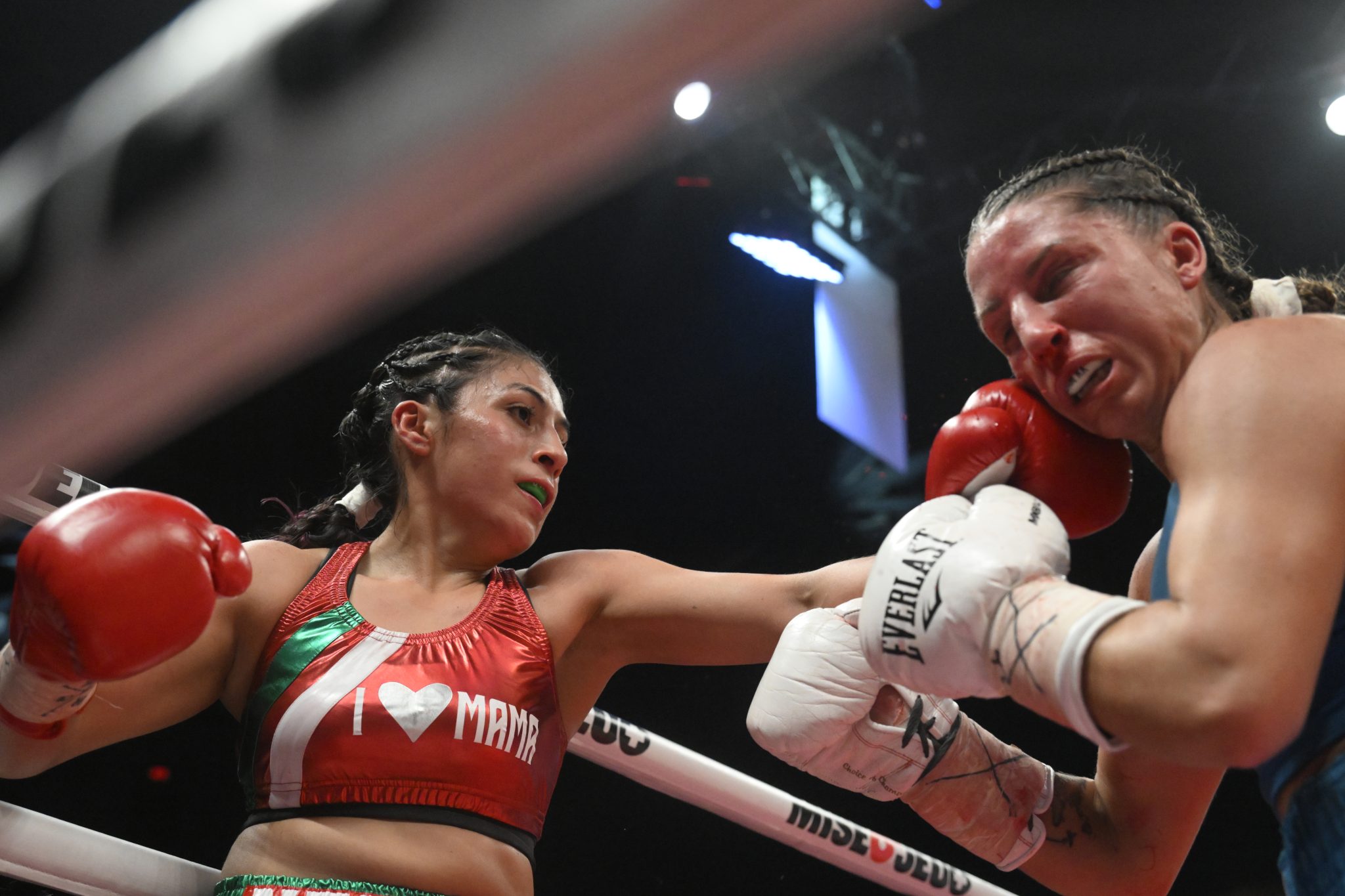 Kim Clavel s'incline à la Place Bell - Courrier Laval