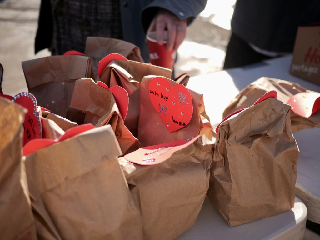 L’Académie Étoile du Nord Laval donne au suivant à la Saint-Valentin ...