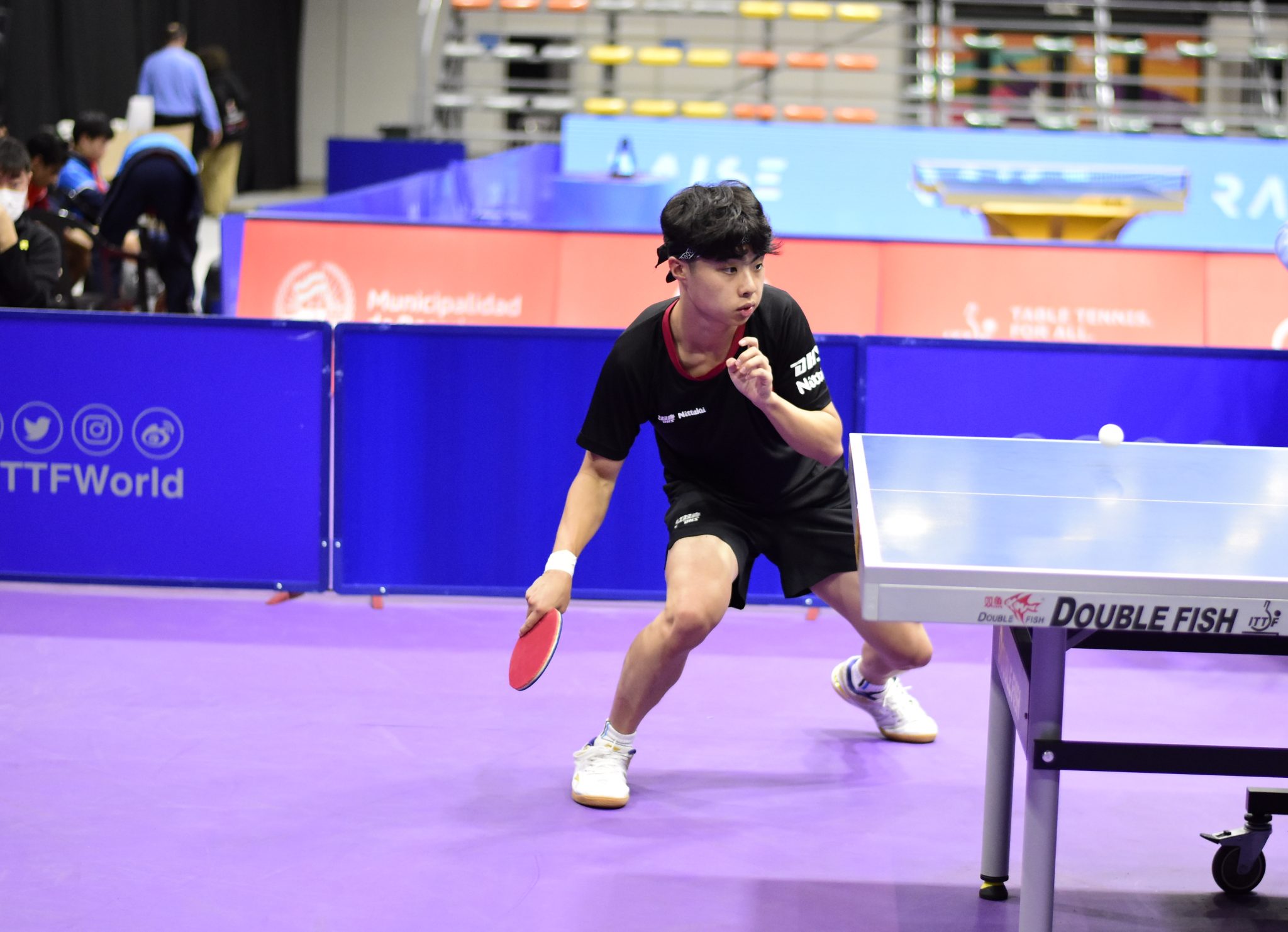 Bourse de 2000$ pour le pongiste Raymond Zeng