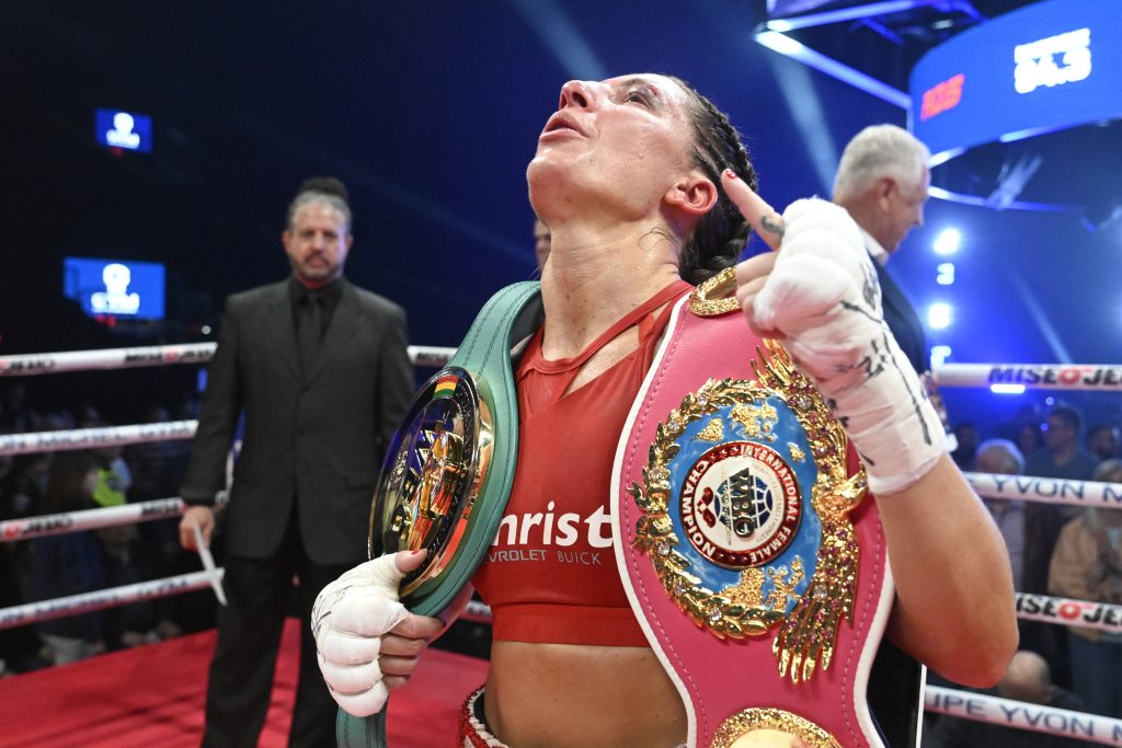 Kim Clavel l'emporte contre Naomi Arellano Reyes à la Place Bell