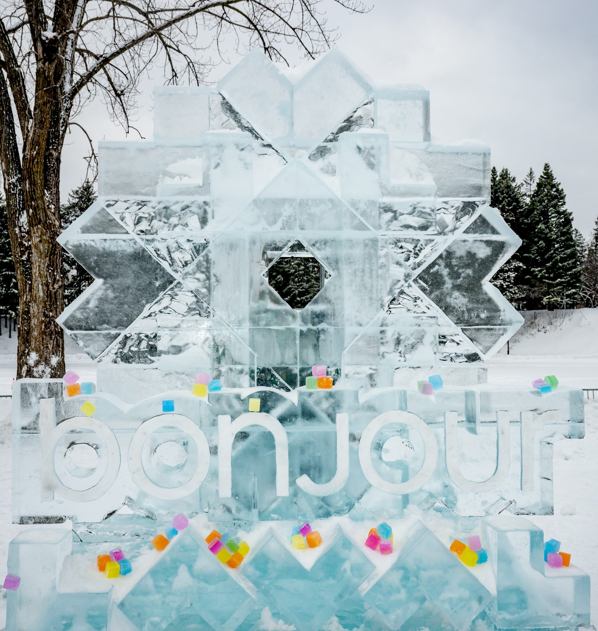 Un flocon de glace géant décore le Centre de la nature