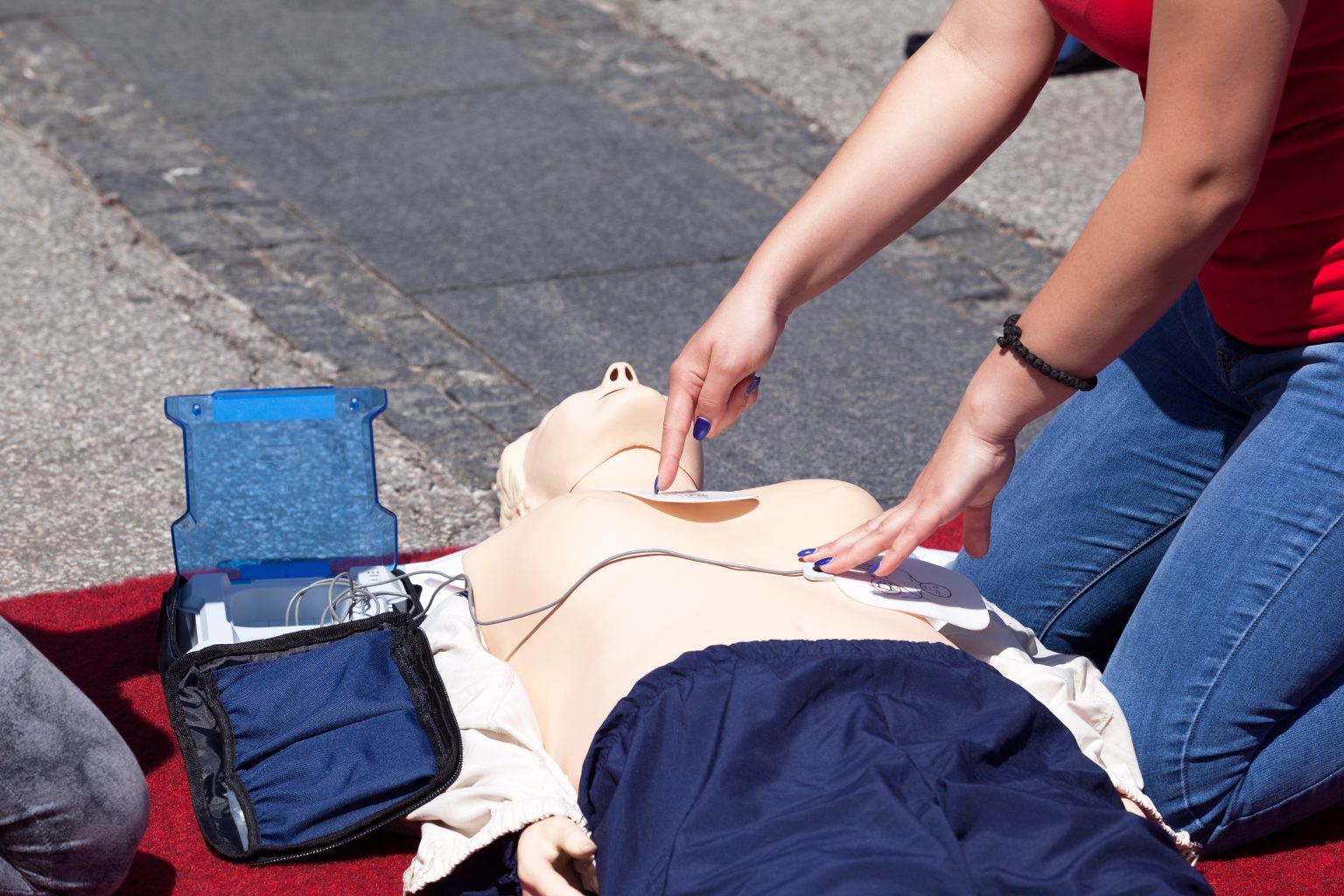 Cours de RCR et utilisation de DAE: unanimité pour la gratuité