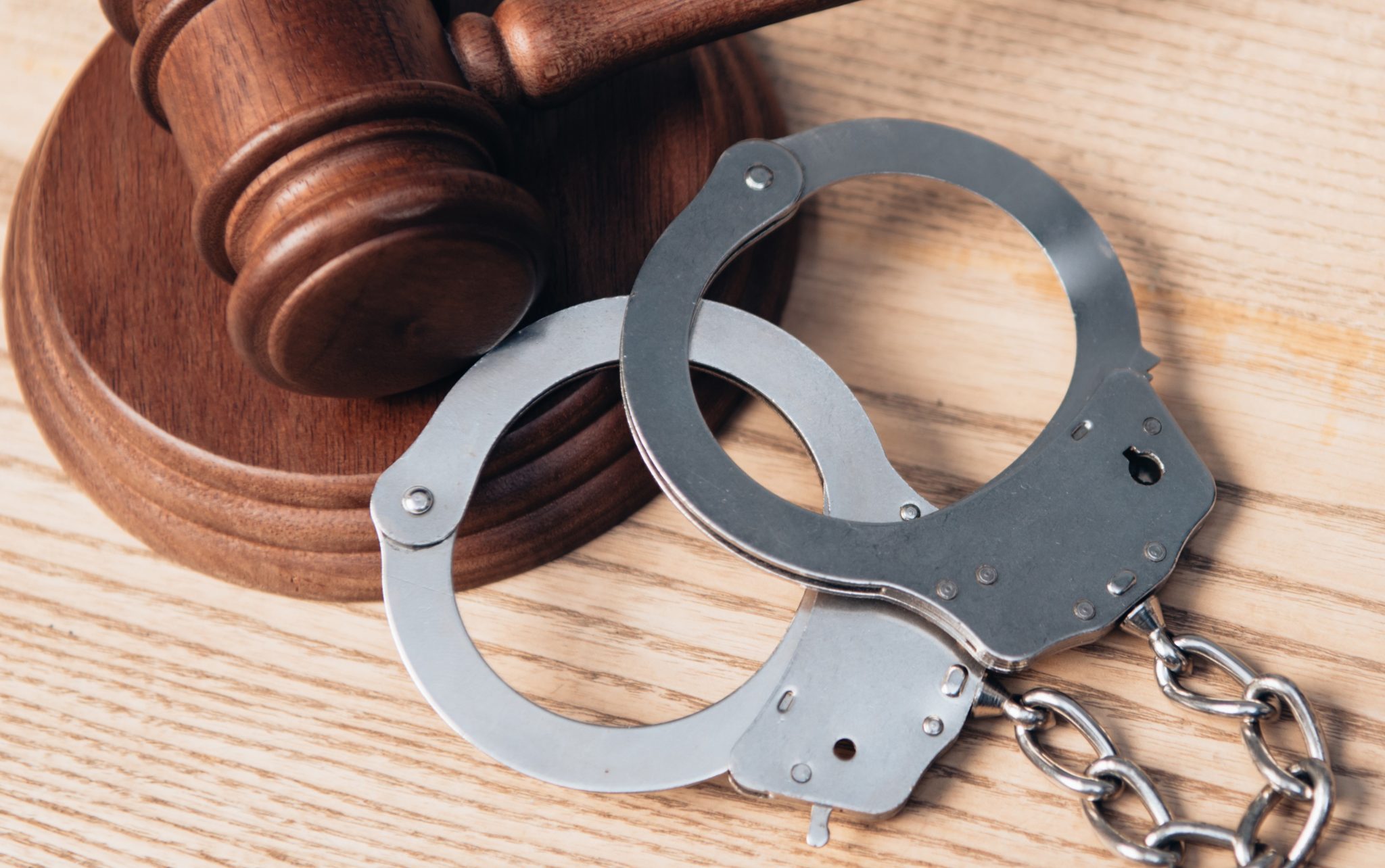 Arrestation d’un homme pour proxénétisme et pornographie juvénile à Laval