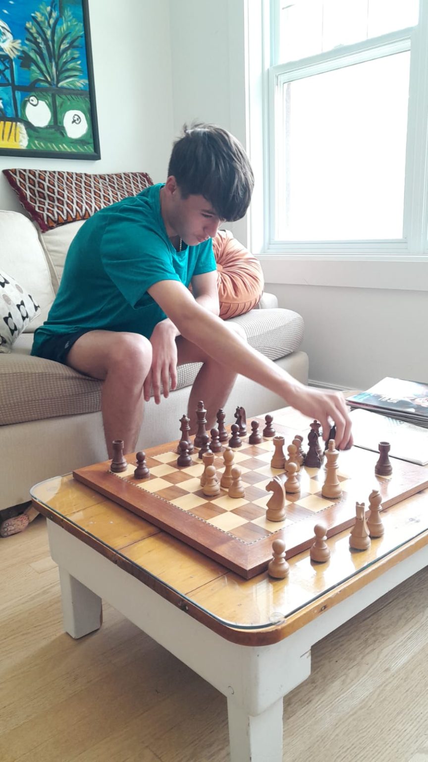 Le joueur d’échecs lavallois Rafaël Adams débute l'été en force