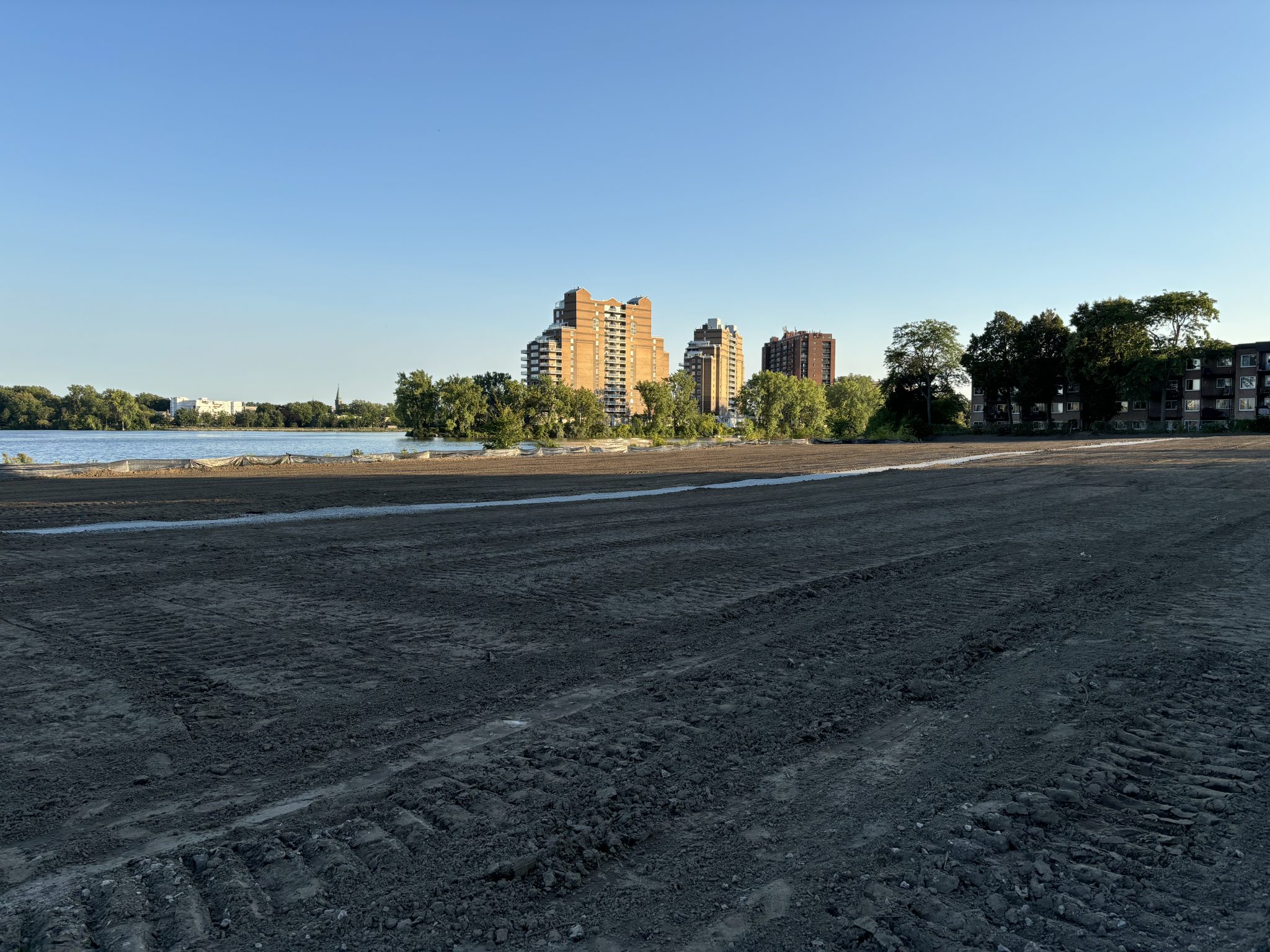 Verdissement du site de l’ancienne marina du Commodore par hydro ...