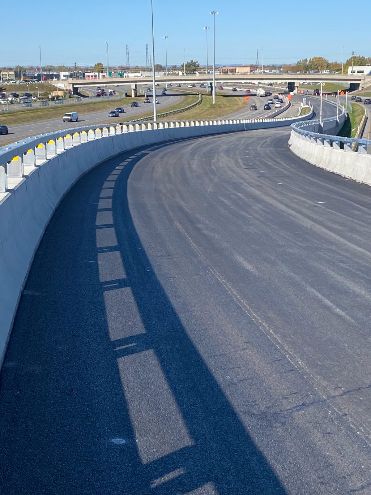 Échangeur autoroutes 440 et 15: bretelle aérienne enfin terminée