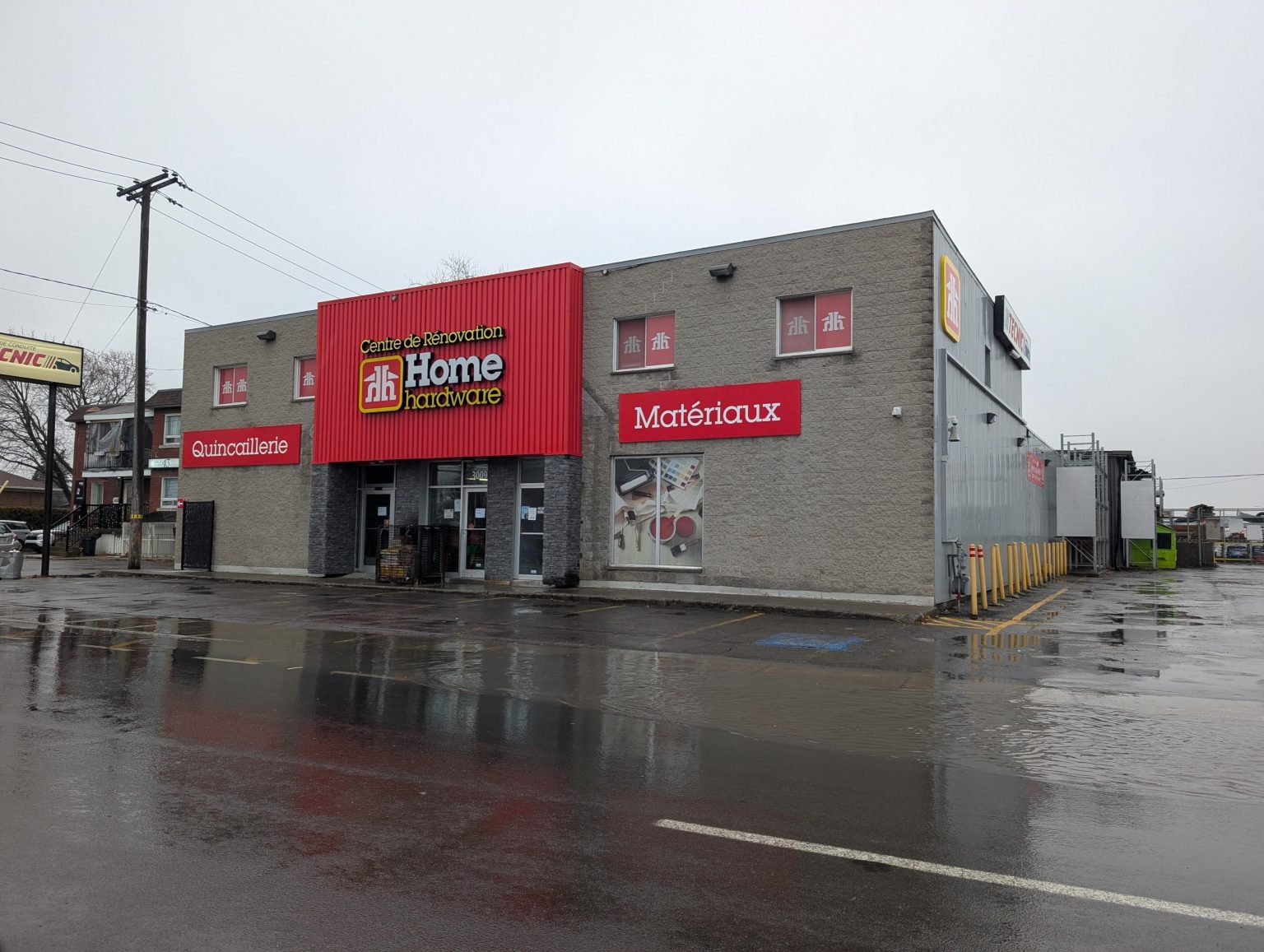 Fermeture temporaire d'un Home Hardware à Laval