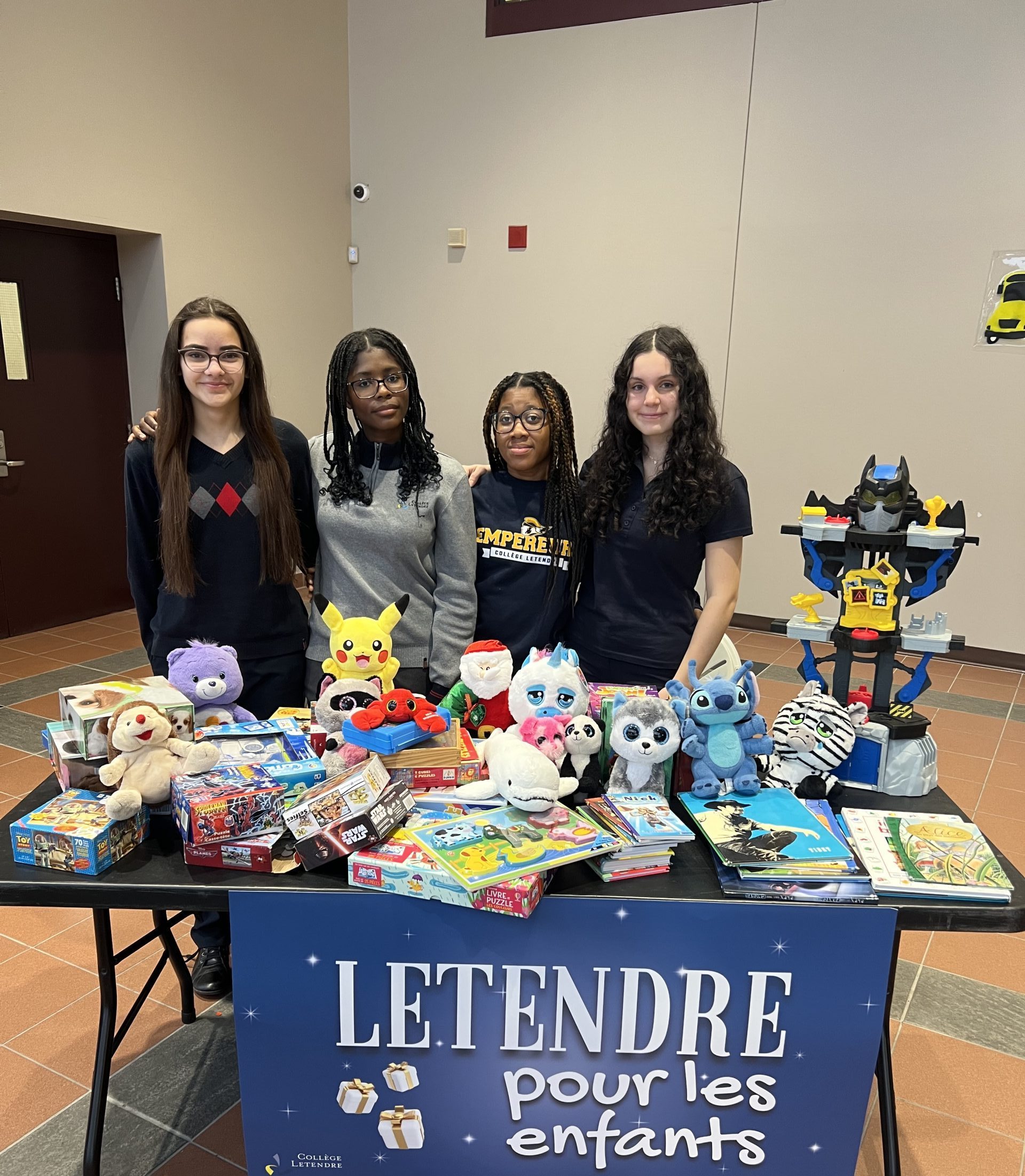 Les élèves du Collège Letendre donnent au suivant pour Noël