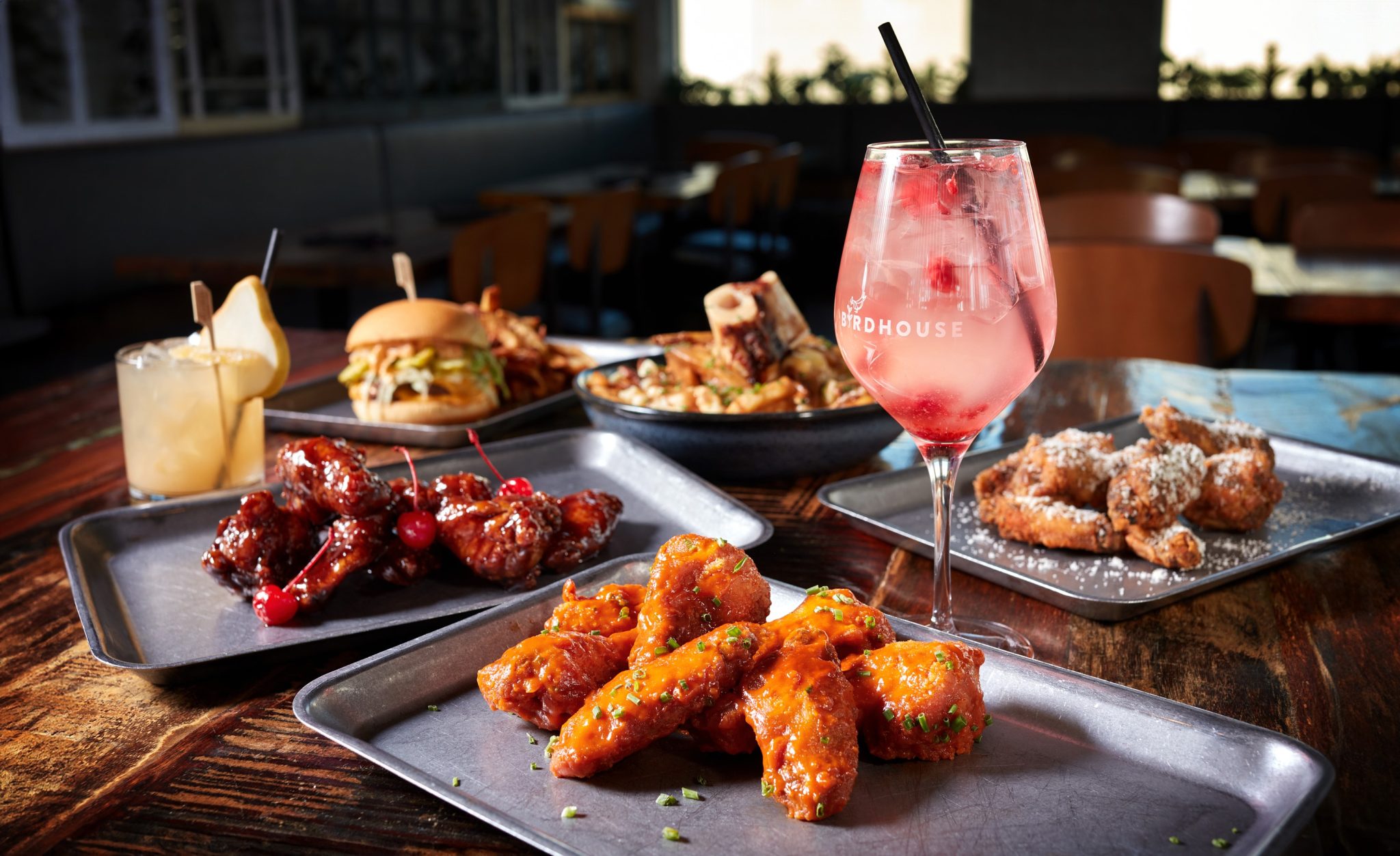Ailes de poulet en vedette au nouveau restaurant Birdhouse de Centropolis