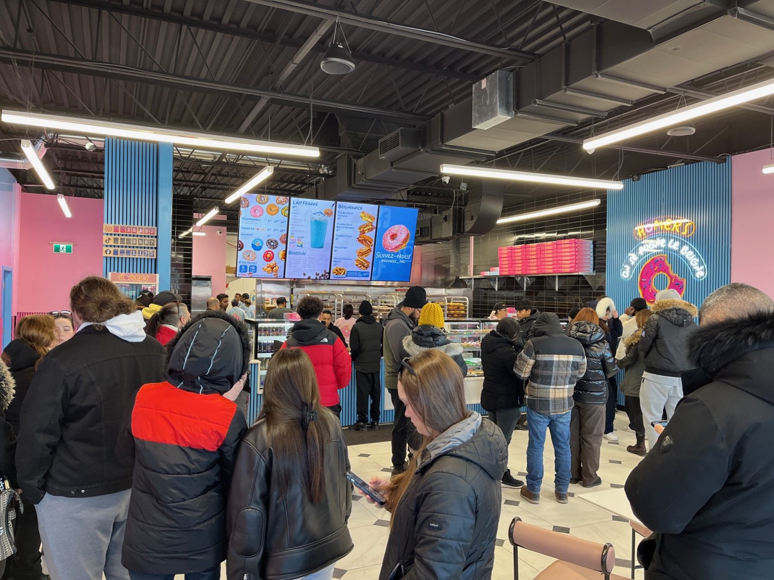 La folie des beignes et beignewichs d'Homers débarque à Laval