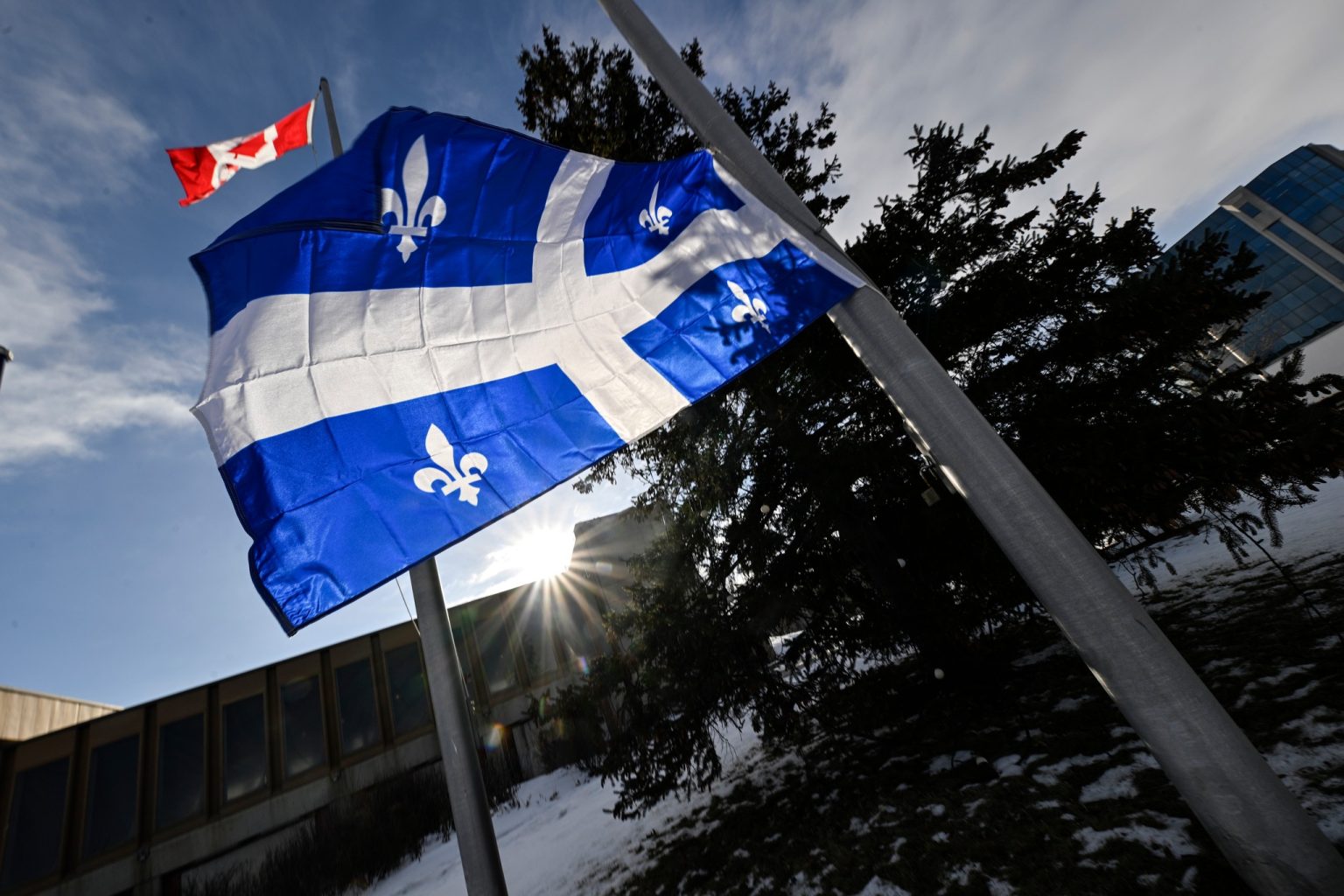 Laval a célébré le 77e anniversaire du drapeau du Québec