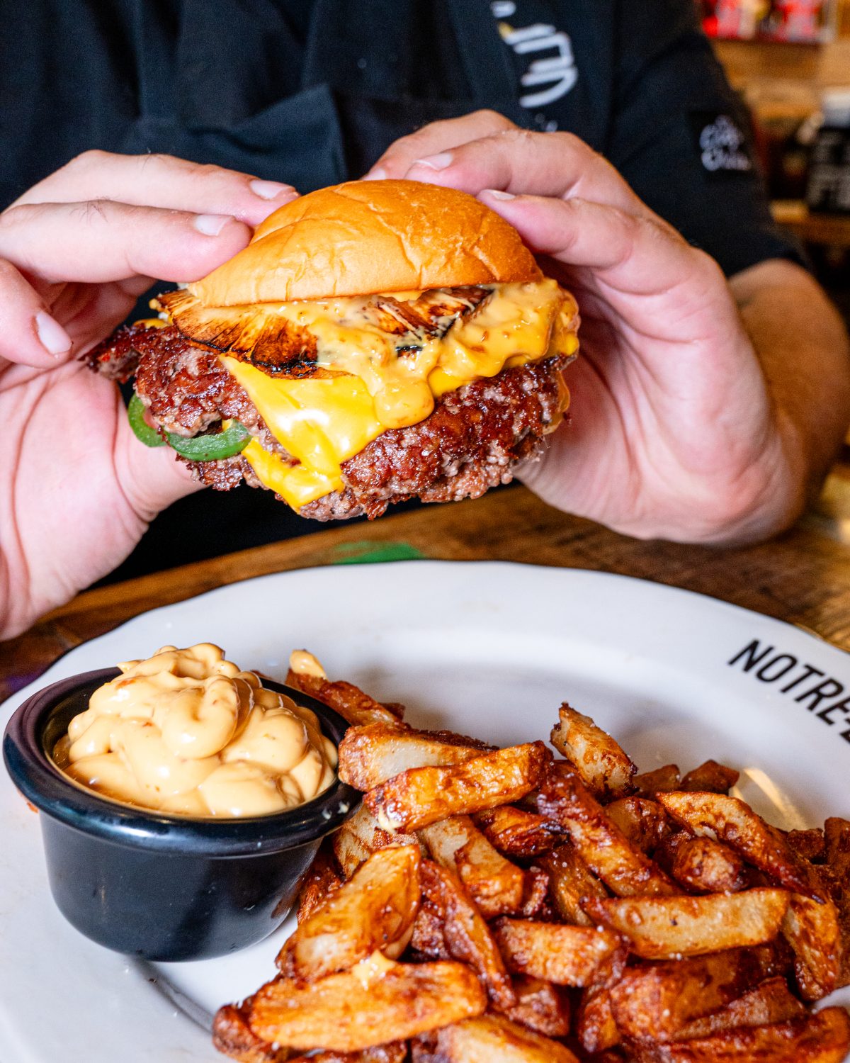 La Semaine du Burger débarque à Laval: smash burger et cornichon au menu