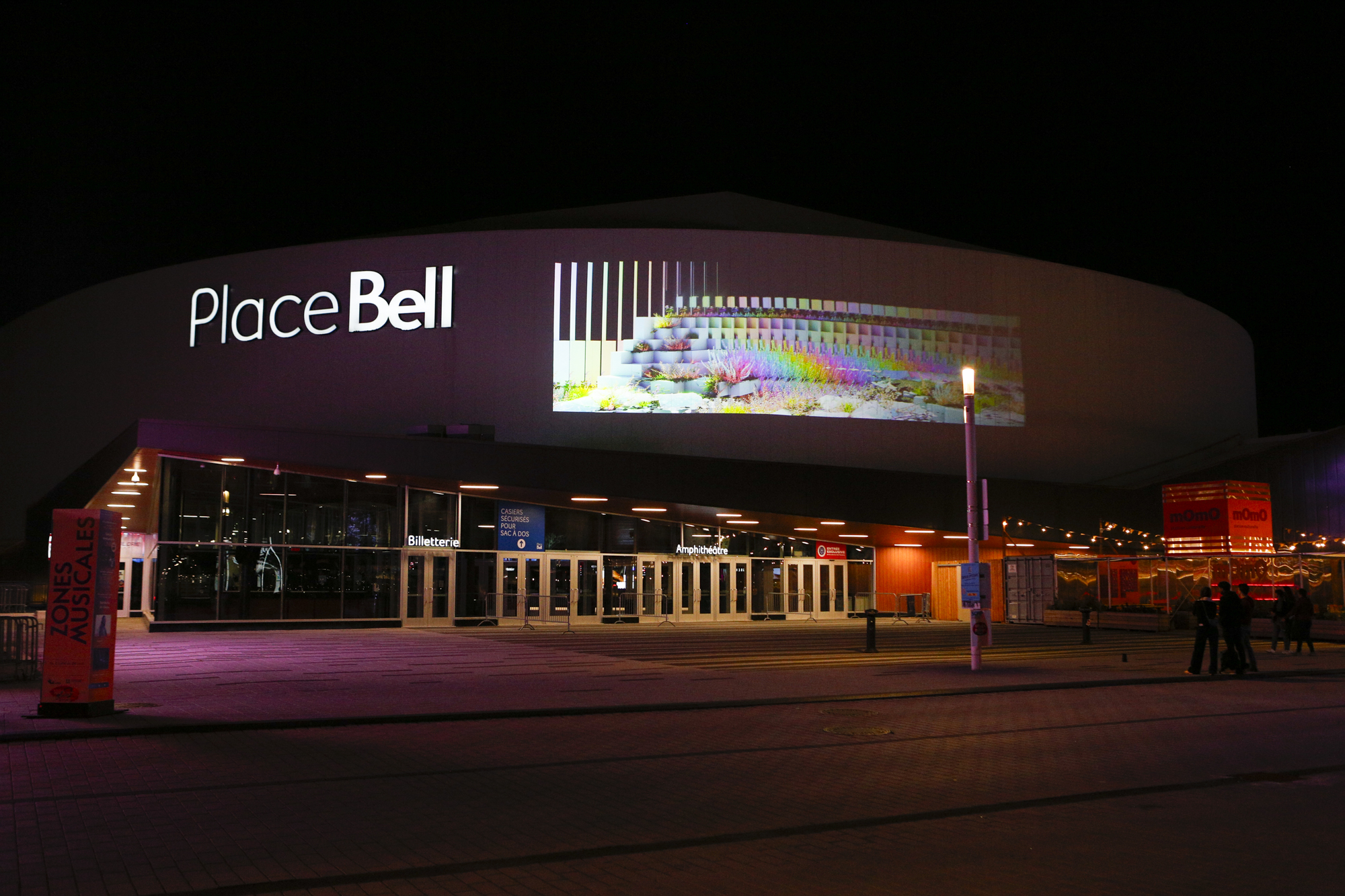 Une œuvre numérique géante habille la Place Bell